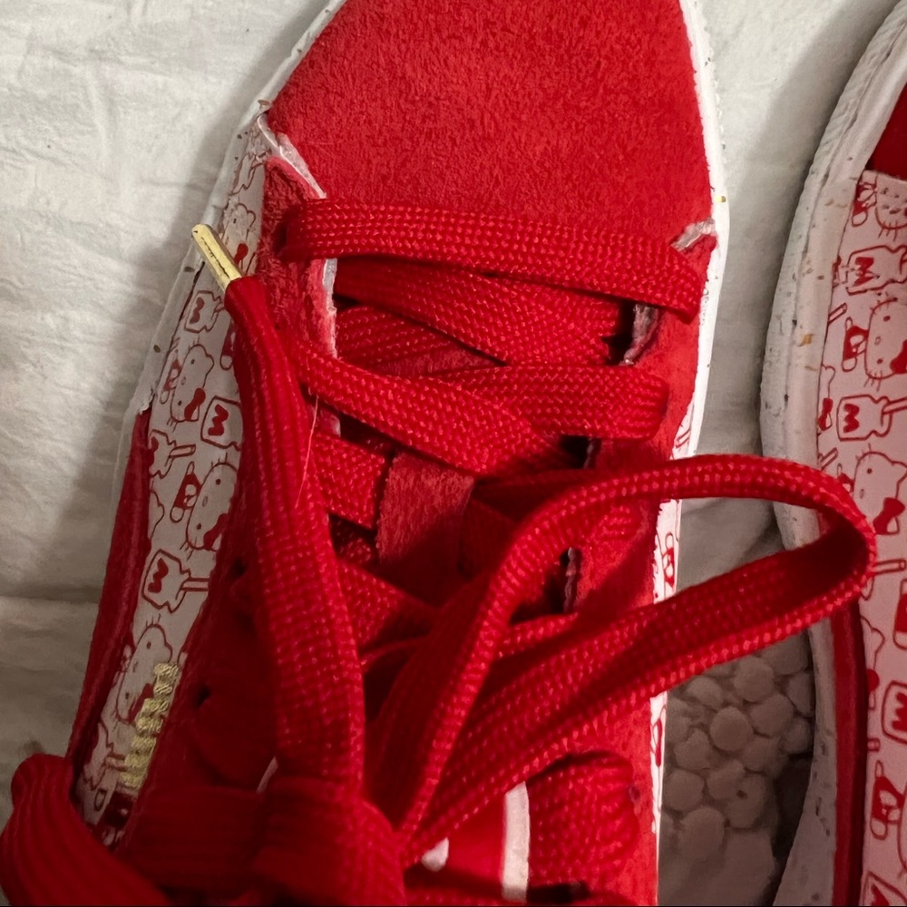 Hello Kitty X Puma Collab - Limited Edition - Gem